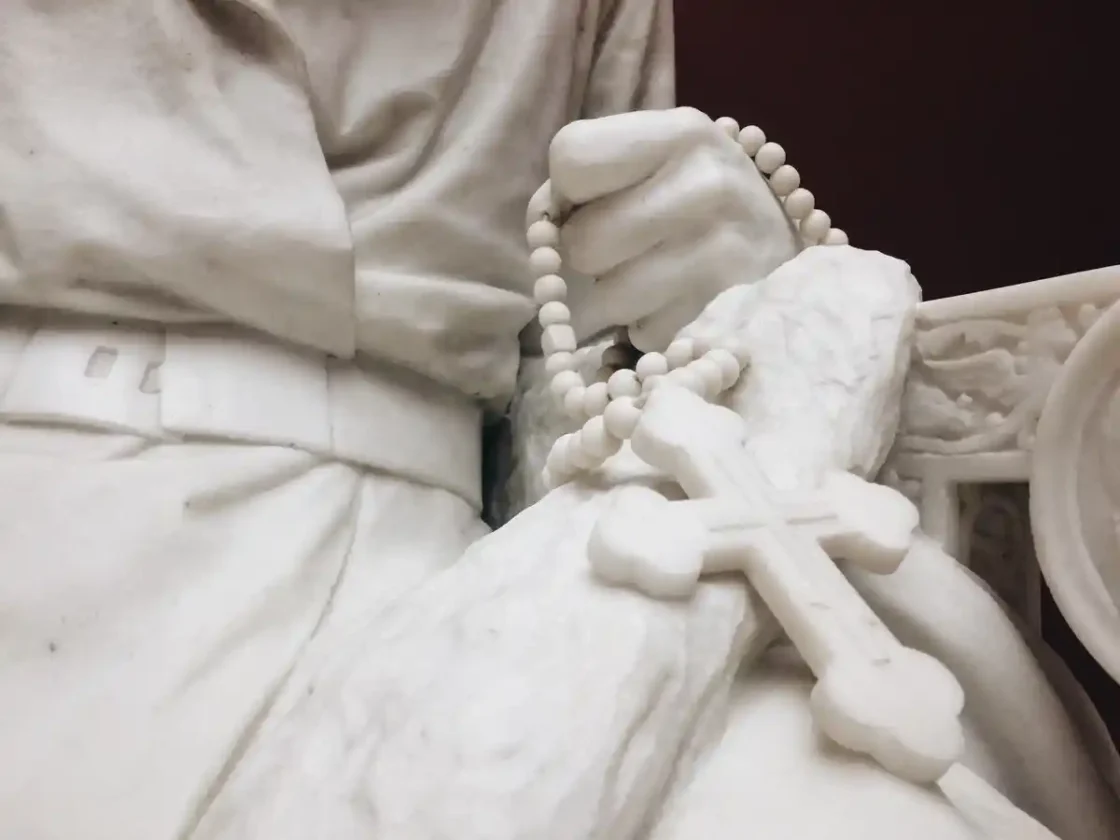 Daily Consecration to Mary Prayer: A Beginner Guide